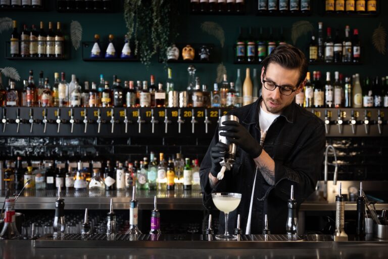 Où boire les meilleurs cocktails à Genève ? Voici 10 bars à tester ...